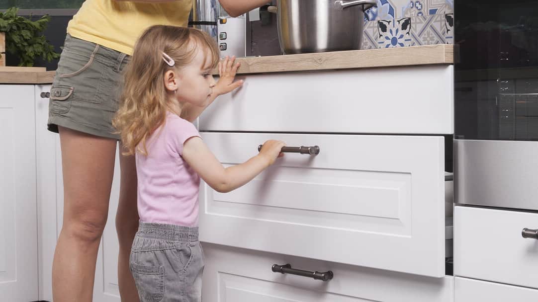 Cabinet hardware at home depot store