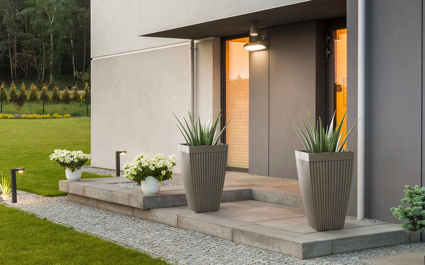 Types of Planters for Your Garden - The Home Depot